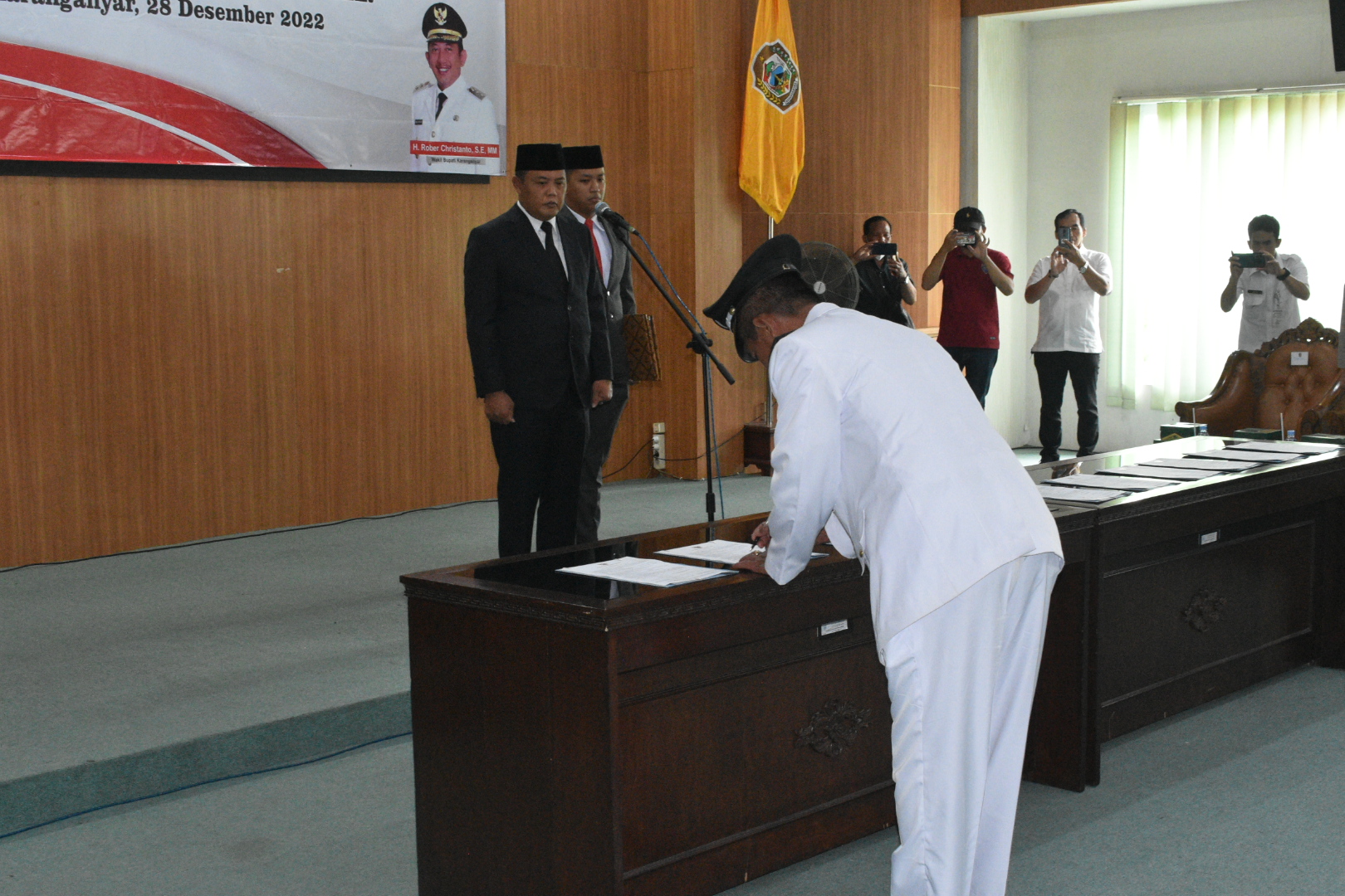 Kabupaten Karanganyar | Lantik 11 Kepala Desa Baru, Bupati Juliyatmono Berpesan Jangan Kecewakan ...